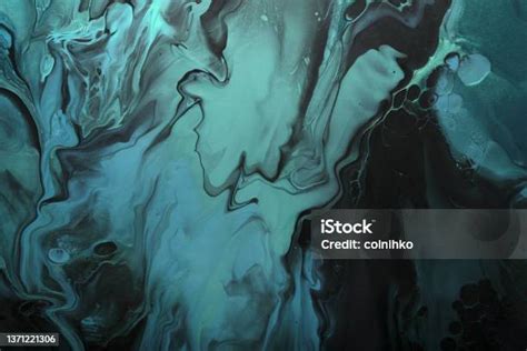 유체 예술 검은 색 배경에 파란색과 녹색 추상적 인 파도 대리석 효과 배경 또는 텍스처 0명에 대한 스톡 사진 및 기타 이미지 0명 개성 개념 건강관리와 의술
