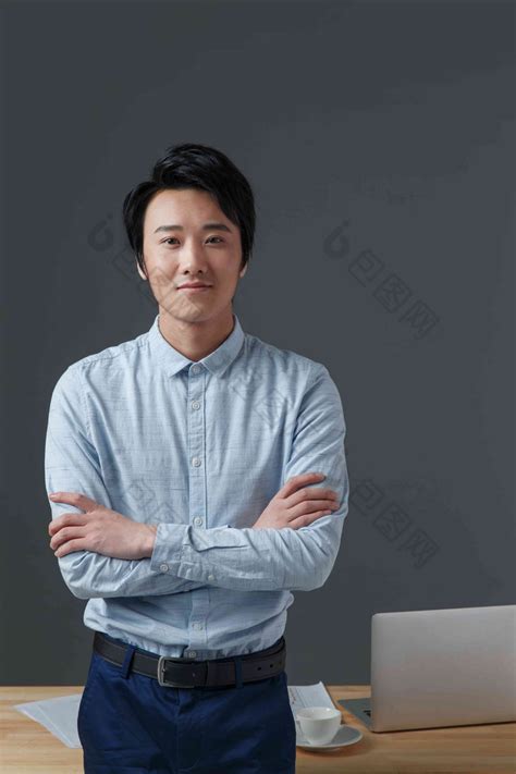 男白领桌子氛围图片图片 包图网企业站