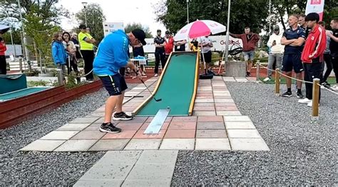 5 Ways To Dominate At Mini Golf According To A World Champion