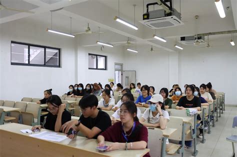 达利女装学院团总支召开2022年秋季返校志愿者培训会 达利女装学院