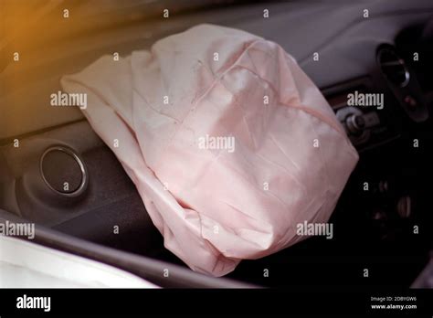 Crash Test Airbag Hi Res Stock Photography And Images Alamy