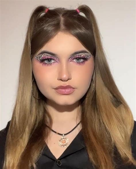 Макіяж очей з стразами