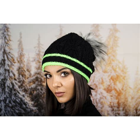 Дамска Зимна Шапка с Еко Пух Черна със Зелени Кантове Bonhats