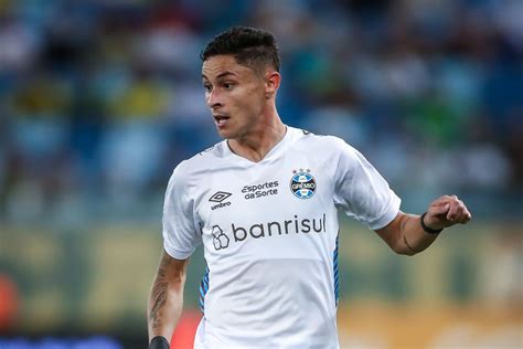 Reforço Do Fluminense Lateral Diogo Barbosa Chega Ao Rio De Janeiro