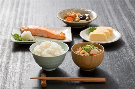 和食を正しく配膳しよう基本の配膳位置や注意点を徹底解説 ふるなび公式ブログ ふるさと納税DISCOVERY