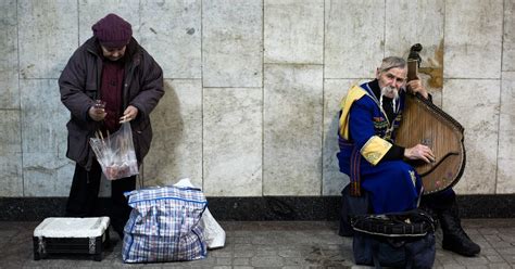 На Украине озвучили размер средней пенсии рабочего с 30 летним стажем это примерно 12 тысяч