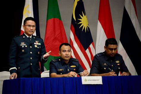 Kapten Mohamad Nizam Bin Mohamad Aslam Khan Tudm Dinobatkan Penuntut