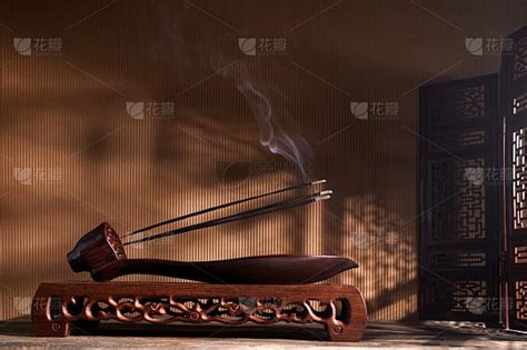 站在荷花香炉上的焚香棒冒出的烟图片 其他图片图片素材 花瓣网