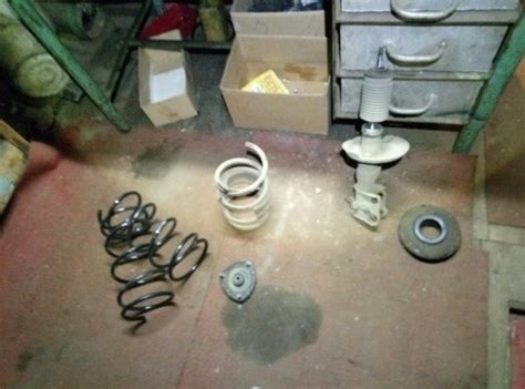 Замена опор стоек подшипника стойки и шаровой и передних пружин Obk — Honda Civic Hatchback 7g