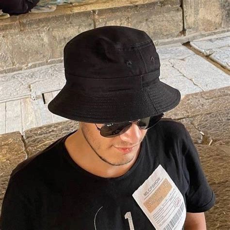 Sadra Pournadali Khamseh Sadrakhamseh • Threads Say More