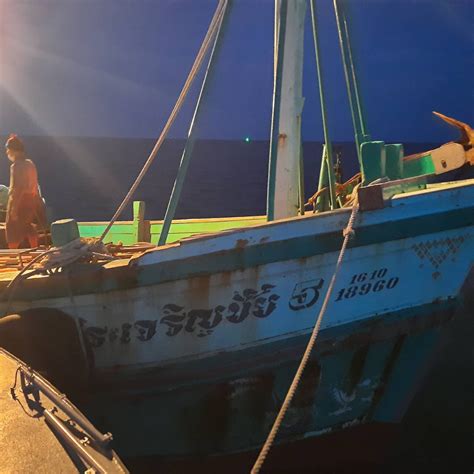 ประจวบคิรีขันธ์ หวาดเสียว กองทัพเรือช่วยเหลือลูกเรือประมง ถูกแทงกลางทะเล