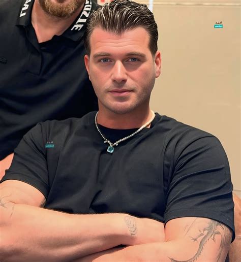 أخبار المشاهير الممثل التركي الشهير عربياً بشخصية مهند Facebook