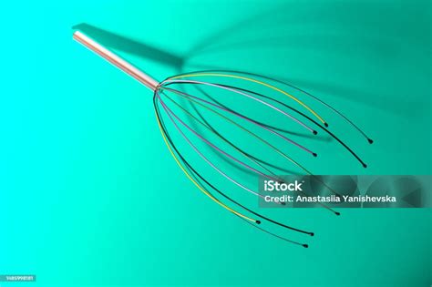 가정용 두피 마사지기 모발 성장 루틴을 위한 두피 마사지 브러시를 닫습니다 안티 스트레스 침술 금속 문어 도구 장비 가정 의학 및 미용을 위한 수동 장치 0명에 대한 스톡