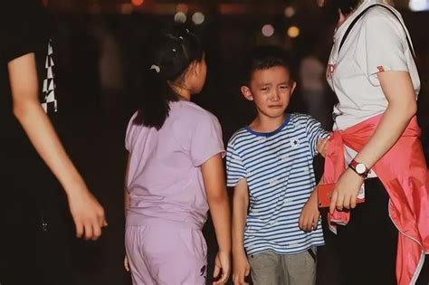 人贩子的“新型骗术”，看完一身冷汗，家长早知道早预防财经头条