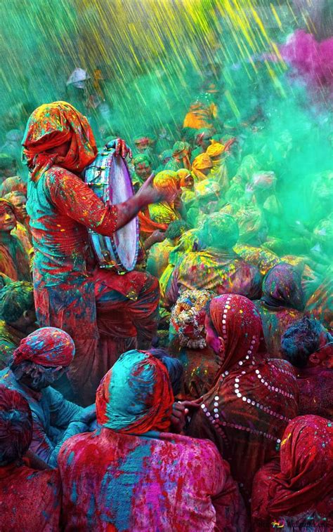 Crowd Of People Splashing And Enjoying The Colour Of Holi 2k Wallpaper