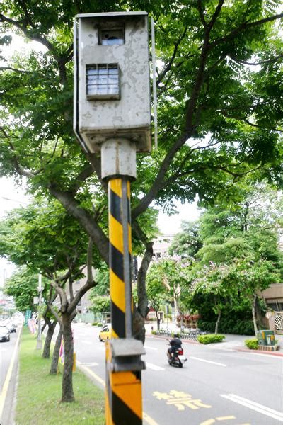 測速、闖紅燈 照相桿大不同 地方 自由時報電子報