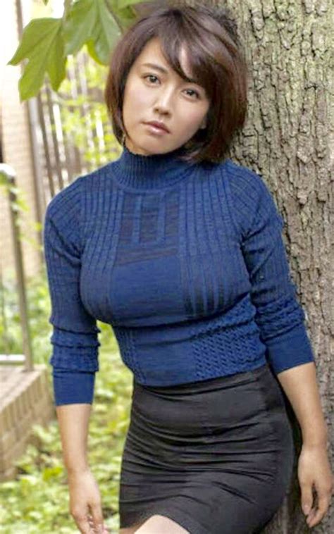 磯山さやか、豊満バストにポテチぽろり…「正直これはデカい！」「み、見えてます」 裏芸能発信