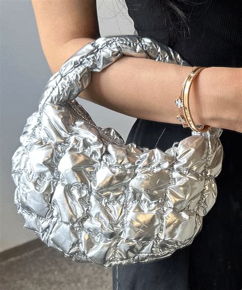 당일출고주문폭주🚀 텐바이미 프리즘 반짝이 미니 패딩가방 구름백 퀼팅가방 누빔가방 폼폼가방 미니가방 엠보싱 에이블리