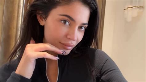 Kardashian Fans Stunned By Kylie Jenners Natural Face With ‘minimal