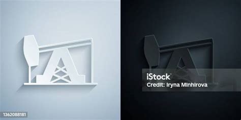 종이 잘라 오일 펌프 또는 회색과 검은 색 배경에 격리 펌프 잭 아이콘 석유 굴착 장치 종이 아트 스타일 벡터 0명에 대한 스톡 벡터 아트 및 기타 이미지 Istock