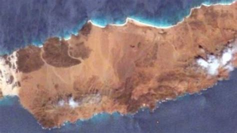 المطار السري في سقطرى يعمل الآن بكامل طاقته ترجمة