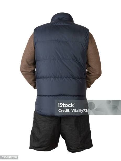 흰색 배경에 고립 된 파란색 민소매 재킷 스웨터 및 스포츠 반바지 매일 옷을 입는다 0명에 대한 스톡 사진 및 기타 이미지 0명 겨울 남녀공용 Istock
