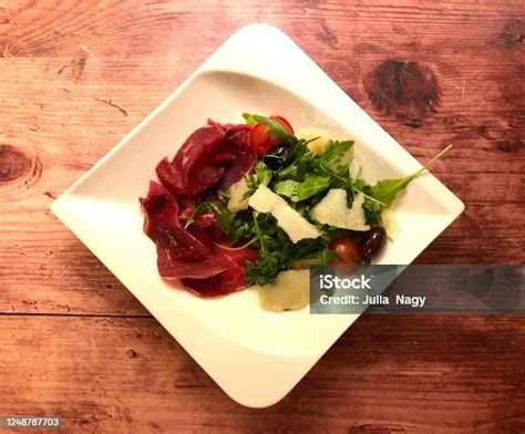 이탈리아 생 햄 얇게 썬 파마산 치즈를 곁들인 아루굴라 샐러드 0명에 대한 스톡 사진 및 기타 이미지 0명 건강한 생활방식 건강한 식생활 Istock