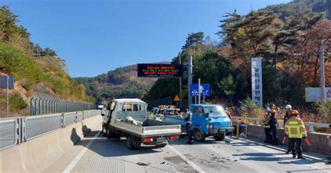 영월 38국도서 트럭 간 추돌…운전자 2명 부상