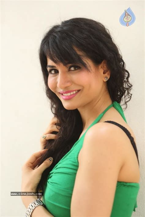 Ritu New Stills Photo 49 Of 146