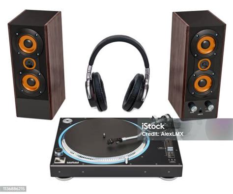 축음기 턴테이블 라우드스피커 및 헤드폰 흰색 배경에 고립 된 3d 렌더링 3차원 형태에 대한 스톡 사진 및 기타 이미지 3