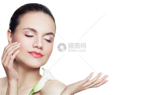 白种背景与皮肤清晰的美容水疗妇女高清图片下载 正版图片506036444 摄图网