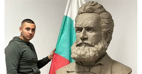 Баща и син вдигат паметник на Ботев в Сърбия