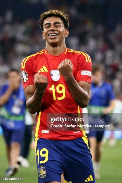 11402 Lamine Yamal Photos And High Res Pictures Getty Images
