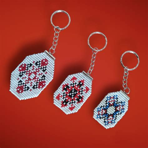 Брелок з бісеру з закодованим імям 100 грн Витвори майстрів