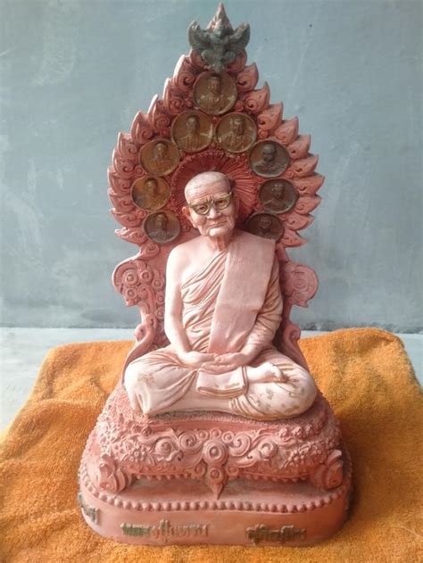 หลวงปู่แหวน รุ่นสมโภชกรุงรัตนโกสินทร์ 200 ปี พ ศ 2525 สำนักพุทธเนรมิตประทีป เนื้อเรซิ่น Ennxo