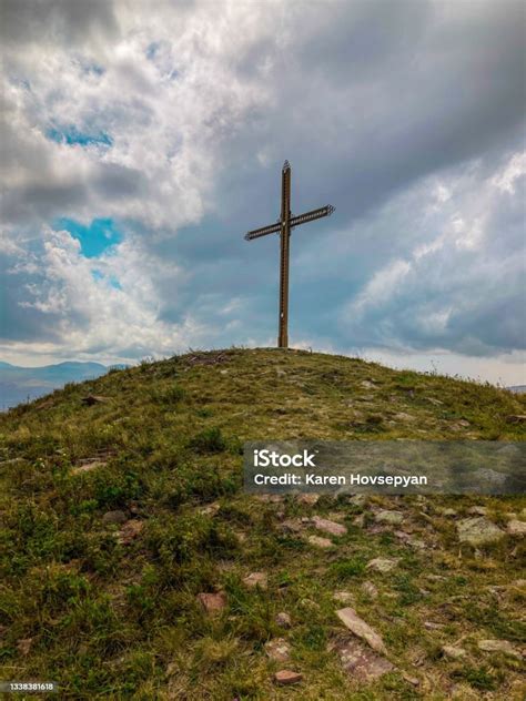 santa cruz en las montañas gegham o la cordillera de montañas gegham ridge en armenia foto de