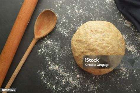 빵 이탈리아 피자 파스타 또는 다른 패스트리를 굽기위한 패스트리 요리 공정 플랫 레이 가사 집안일에 대한 스톡 사진 및 기타 이미지 Istock