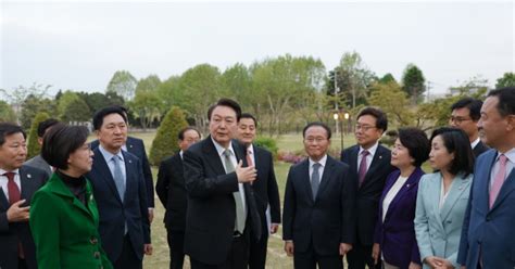 윤 대통령 文 혼밥 언급하며 외교·국방·경제 모두 실패한 정부