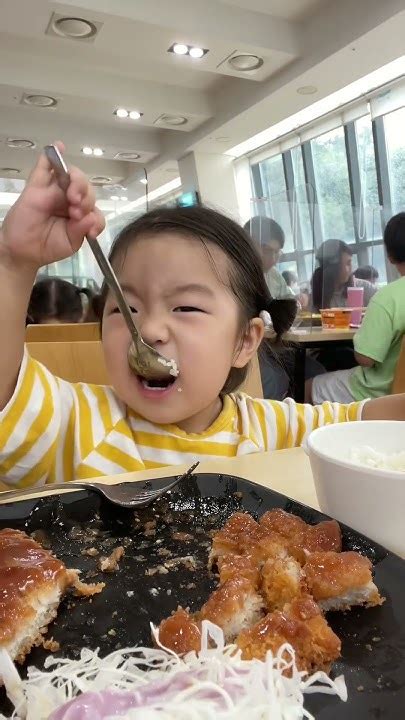 37개월아기 돈까스먹방🥹 육아브이로그 육아일상 Shorts Youtube