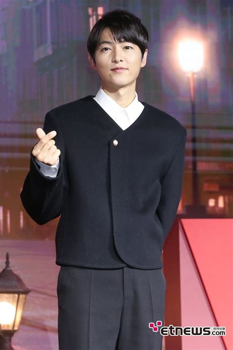 Et포토 송중기 힐링주는 하트 전자신문