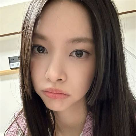 Illit Ill It Yunah Selca Selfie Lq Aesthetic Icon Icons Yunah Illit