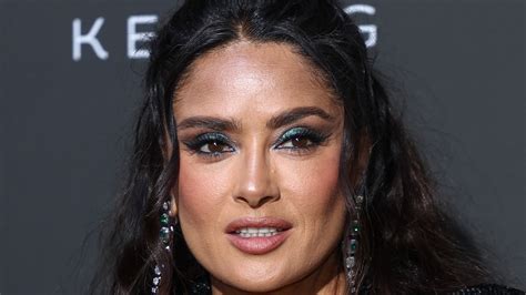 Salma Hayek Comparte Selfie Sin Maquillaje Y Presume Sus Canas Vogue