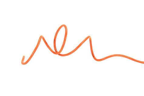 Usb와 어댑터의 주황색 와이어 케이블을 클리핑 경로가 있는 흰색 배경에 격리된 곡선 또는 각도로 만들거나 강제합니다 전자 커넥터선택 포커스 0명에 대한 스톡 사진 및 기타