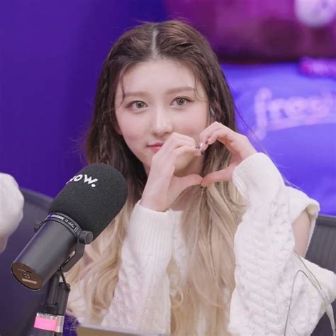 Pin By Mio On Kim Gaeul Girl Group Free Hugs Starship Entertainment