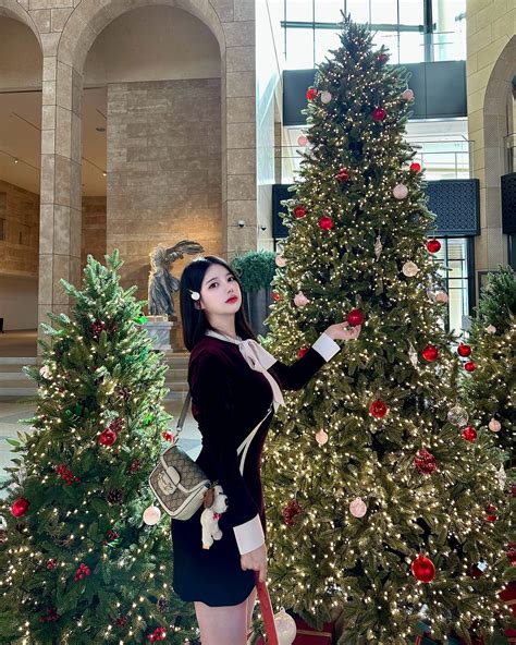 해인 협찬 겨울이라 건조해서 피부가 예민해지고 각질도 잘 일어나서 피부화장이 뜨기 좋은 요즘 각질케어에 좋은 바데카실p 바르고 메이크업 하니까 피부화장이 잘 먹어요