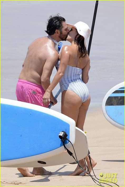 Eva Longoria And Jose Baston Pack On The Beach Pda In Hawaii Photo