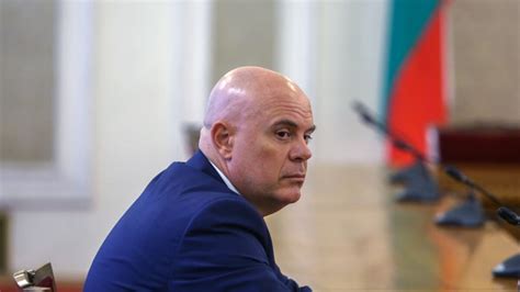 Прокуратурата проверява бивш вътрешен министър след сигнал от сайт