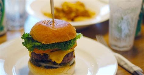 웰빙 데이트 책임지는 수제 햄버거 맛집 파머스반