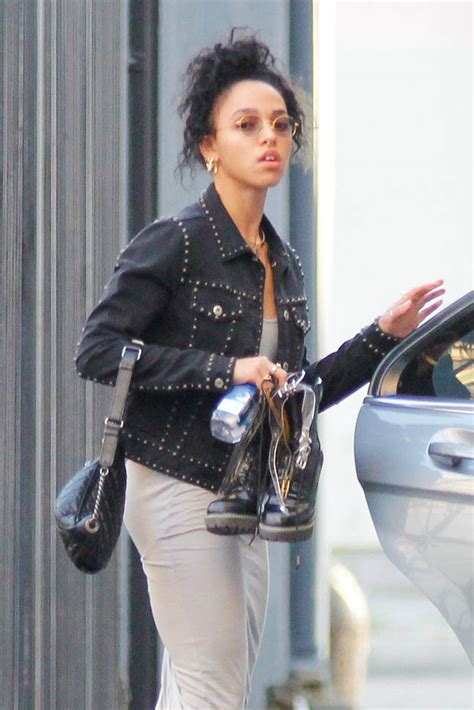 Fka Twigs Arrives For A Performance In La And More Robert Pattinson Dancing Videoslainey Gossip