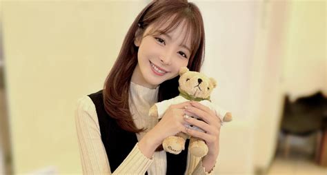 桃乃木香奈純欲泳裝放送！池邊上下震出「波濤巨浪」老司機嗨瘋：